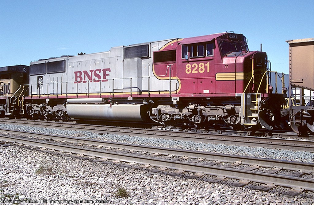 BNSF SD75I 8281